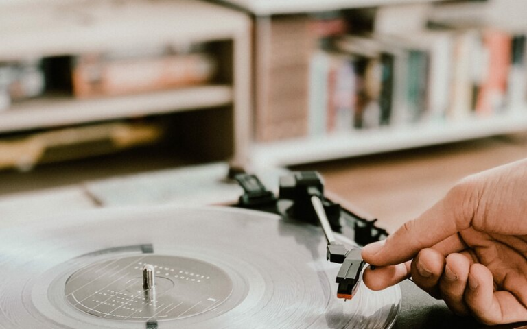 What is the difference between diegetic sound and non diegetic sound ...