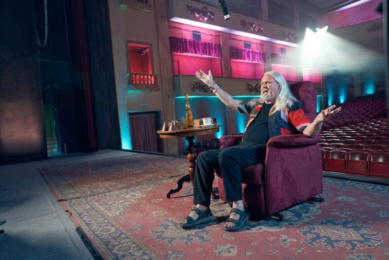 Stage presence: What is it? And how to find yours... | BBC Maestro