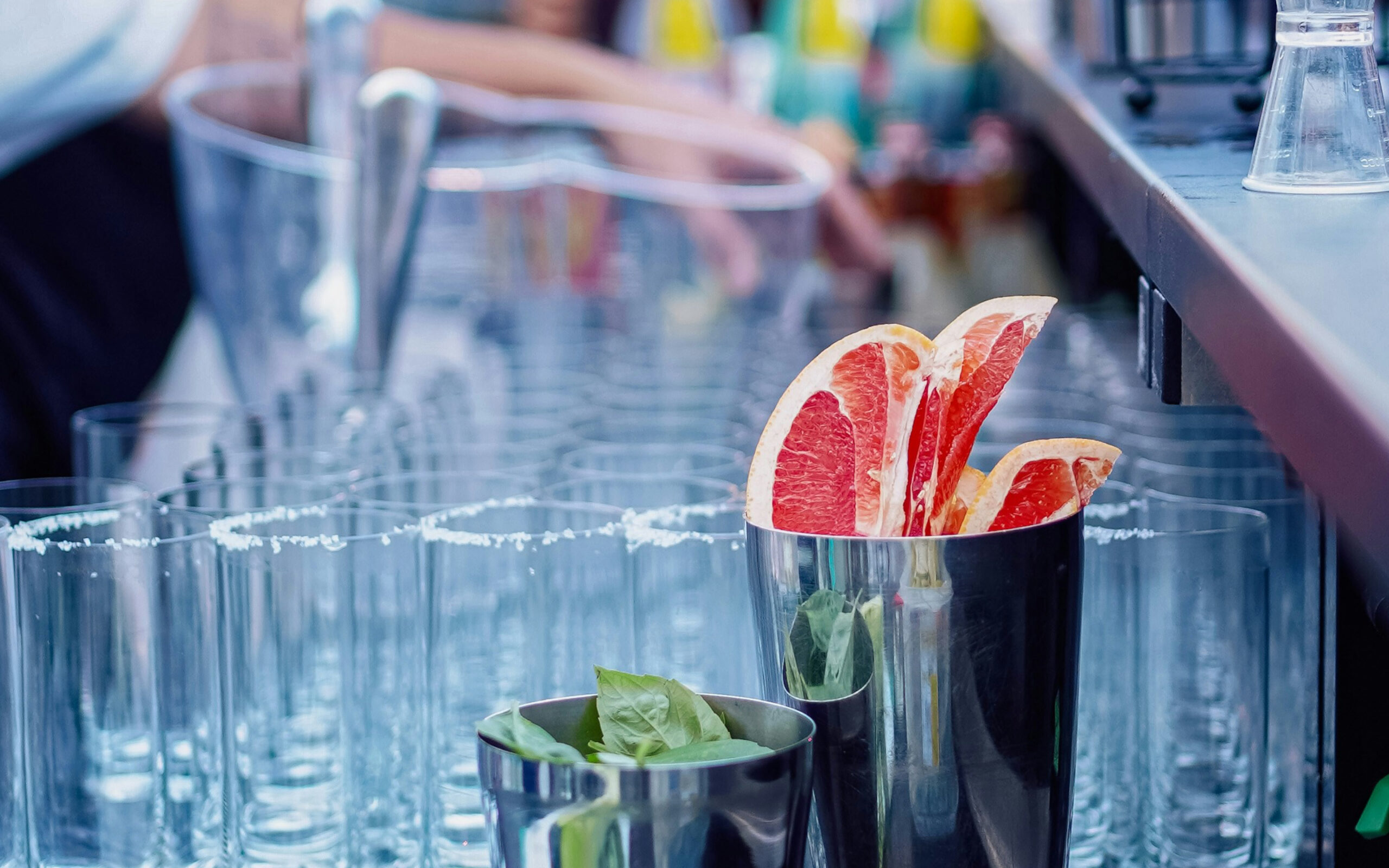 What to mix with vodka? 6 best mixers for quick cocktails | BBC Maestro